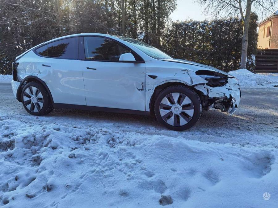 Balts Tesla Model Y 2024 Kauņa, ar dzinēja tilpumu 0.00 L un nobraukumu 48 tūkst. km par 15500 €, foto 26 vietnē AUTOMOTO.COM.LV