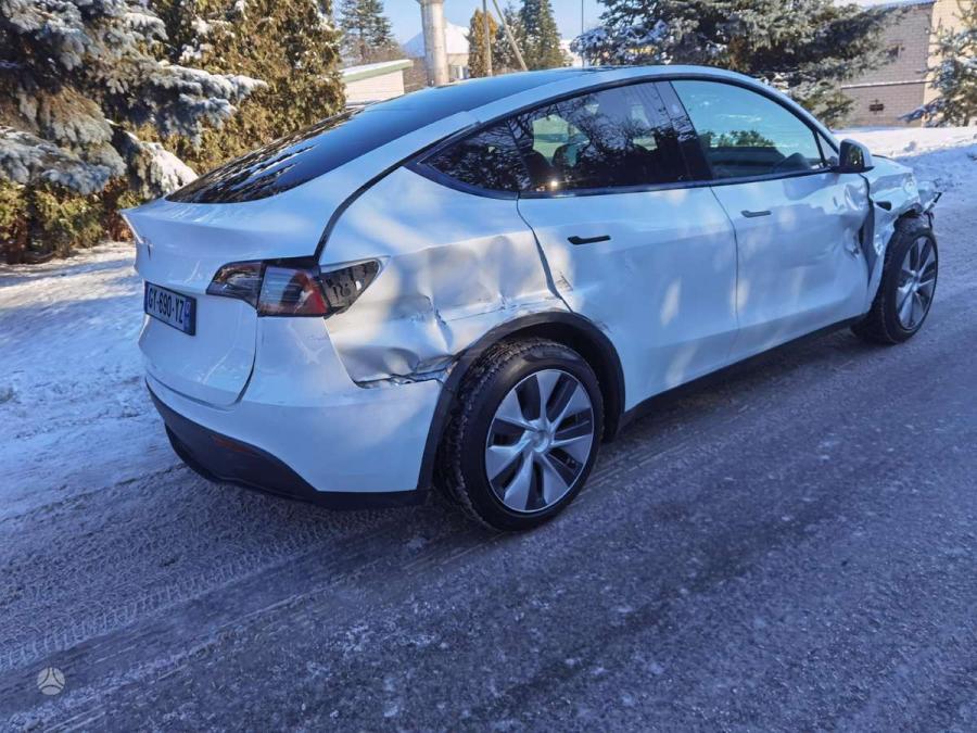 Balts Tesla Model Y 2024 Kauņa, ar dzinēja tilpumu 0.00 L un nobraukumu 48 tūkst. km par 15500 €, foto 34 vietnē AUTOMOTO.COM.LV
