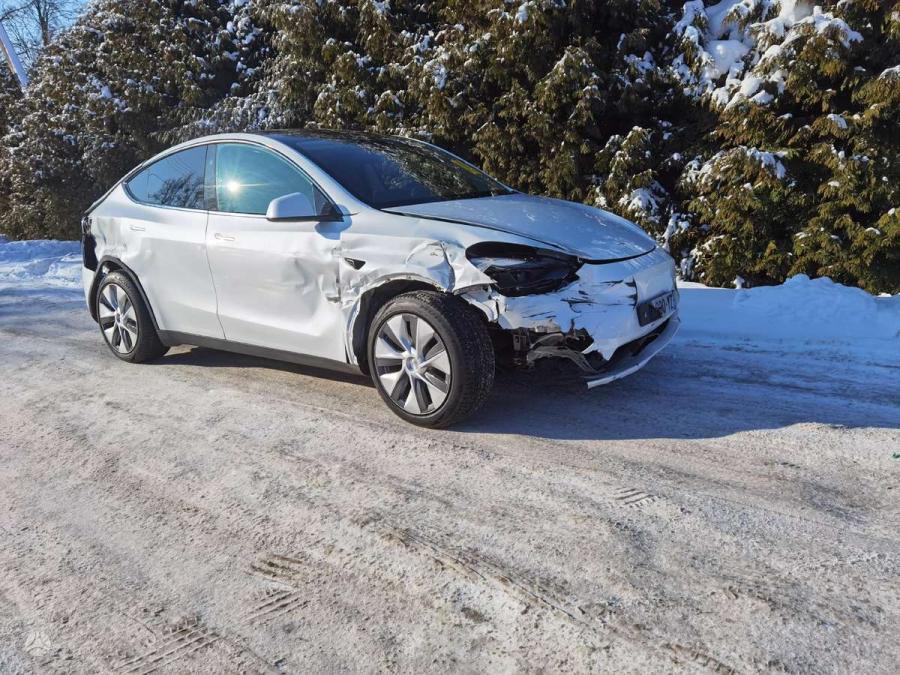 Balts Tesla Model Y 2024 Kauņa, ar dzinēja tilpumu 0.00 L un nobraukumu 48 tūkst. km par 15500 €, foto 38 vietnē AUTOMOTO.COM.LV