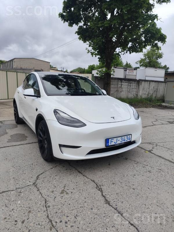 Balts Tesla Model Y 2024 Rīga, ar dzinēja tilpumu 0.00 L un nobraukumu 79 tūkst. km par 34500 €, foto 1 vietnē AUTOMOTO.COM.LV