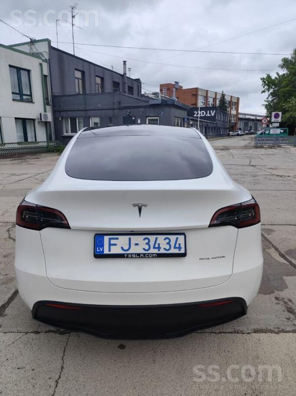 Balts Tesla Model Y 2024 Rīga, ar dzinēja tilpumu 0.00 L un nobraukumu 79 tūkst. km par 34500 €, foto 4 vietnē AUTOMOTO.COM.LV