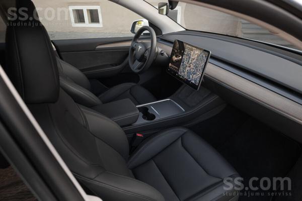 White Tesla Model Y 2024 in Jelgava, with an engine capacity of 0.00 L and mileage of 30 thousand km for 35000 €, photo 8 on AUTOMOTO.COM.LV
