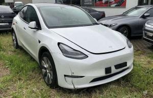 Balts Tesla Model Y 2024 Kauņa, ar dzinēja tilpumu 0.00 L un nobraukumu 68 tūkst. km par 29490 €, foto  vietnē AUTOMOTO.COM.LV