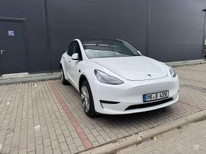 White Tesla Model Y 2024 in Kaunas, with an engine capacity of 0.00 L and mileage of 54 thousand km for 31500 €, photo 3 on AUTOMOTO.COM.LV