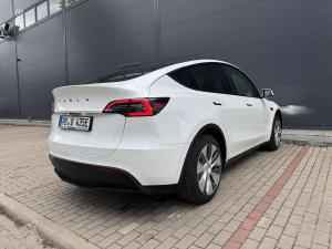White Tesla Model Y 2024 in Kaunas, with an engine capacity of 0.00 L and mileage of 54 thousand km for 31500 €, photo 7 on AUTOMOTO.COM.LV