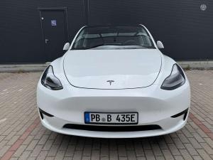 White Tesla Model Y 2024 in Kaunas, with an engine capacity of 0.00 L and mileage of 54 thousand km for 31500 €, photo 8 on AUTOMOTO.COM.LV