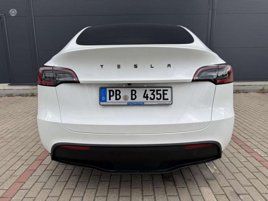White Tesla Model Y 2024 in Kaunas, with an engine capacity of 0.00 L and mileage of 54 thousand km for 31500 €, photo 12 on AUTOMOTO.COM.LV