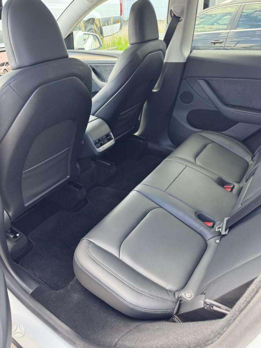 White Tesla Model Y 2024 in Kaunas, with an engine capacity of 0.00 L and mileage of 54 thousand km for 31500 €, photo 14 on AUTOMOTO.COM.LV