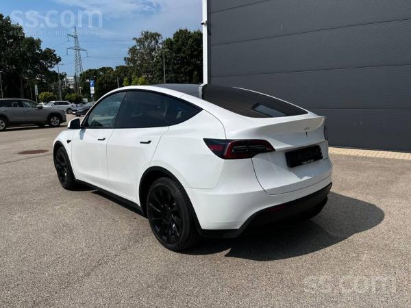 White Tesla Model Y 2024 in Riga, with an engine capacity of 0.00 L and mileage of 81 thousand km for 33000 €, photo 6 on AUTOMOTO.COM.LV