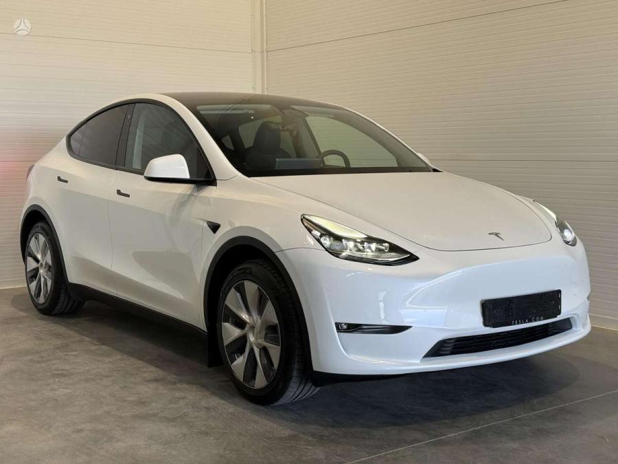 Balts Tesla Model Y 2024 Viļņa, ar dzinēja tilpumu 0.00 L un nobraukumu 66 tūkst. km par 33950 €, foto 1 vietnē AUTOMOTO.COM.LV