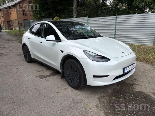 Balts Tesla Model Y 2024 Rīga, ar dzinēja tilpumu 0.00 L un nobraukumu 41 tūkst. km par 34000 €, foto 1 vietnē AUTOMOTO.COM.LV