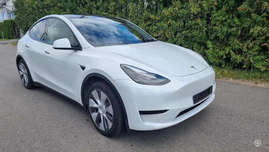 Balts Tesla Model Y 2024 Alīta, ar dzinēja tilpumu 0.00 L un nobraukumu 41 tūkst. km par 20350 €, foto 1 vietnē AUTOMOTO.COM.LV