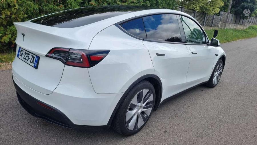 Balts Tesla Model Y 2024 Alīta, ar dzinēja tilpumu 0.00 L un nobraukumu 41 tūkst. km par 20350 €, foto 5 vietnē AUTOMOTO.COM.LV