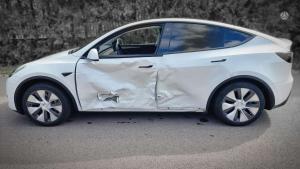 Balts Tesla Model Y 2024 Alīta, ar dzinēja tilpumu 0.00 L un nobraukumu 41 tūkst. km par 20350 €, foto 8 vietnē AUTOMOTO.COM.LV