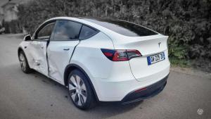 Balts Tesla Model Y 2024 Alīta, ar dzinēja tilpumu 0.00 L un nobraukumu 41 tūkst. km par 20350 €, foto 10 vietnē AUTOMOTO.COM.LV
