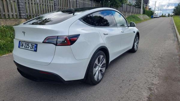 White Tesla Model Y 2024 in Alytus, with an engine capacity of 0.00 L and mileage of 41 thousand km for 20350 €, photo 11 on AUTOMOTO.COM.LV