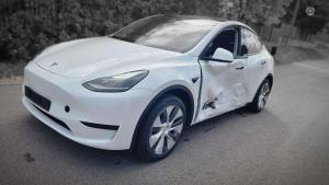 Balts Tesla Model Y 2024 Alīta, ar dzinēja tilpumu 0.00 L un nobraukumu 41 tūkst. km par 20350 €, foto 12 vietnē AUTOMOTO.COM.LV