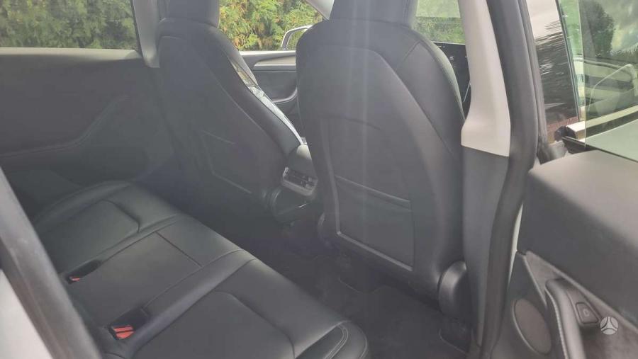 Balts Tesla Model Y 2024 Alīta, ar dzinēja tilpumu 0.00 L un nobraukumu 41 tūkst. km par 20350 €, foto 16 vietnē AUTOMOTO.COM.LV