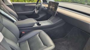 Balts Tesla Model Y 2024 Alīta, ar dzinēja tilpumu 0.00 L un nobraukumu 41 tūkst. km par 20350 €, foto 18 vietnē AUTOMOTO.COM.LV