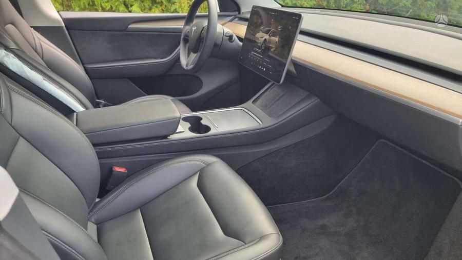 Balts Tesla Model Y 2024 Alīta, ar dzinēja tilpumu 0.00 L un nobraukumu 41 tūkst. km par 20350 €, foto 18 vietnē AUTOMOTO.COM.LV