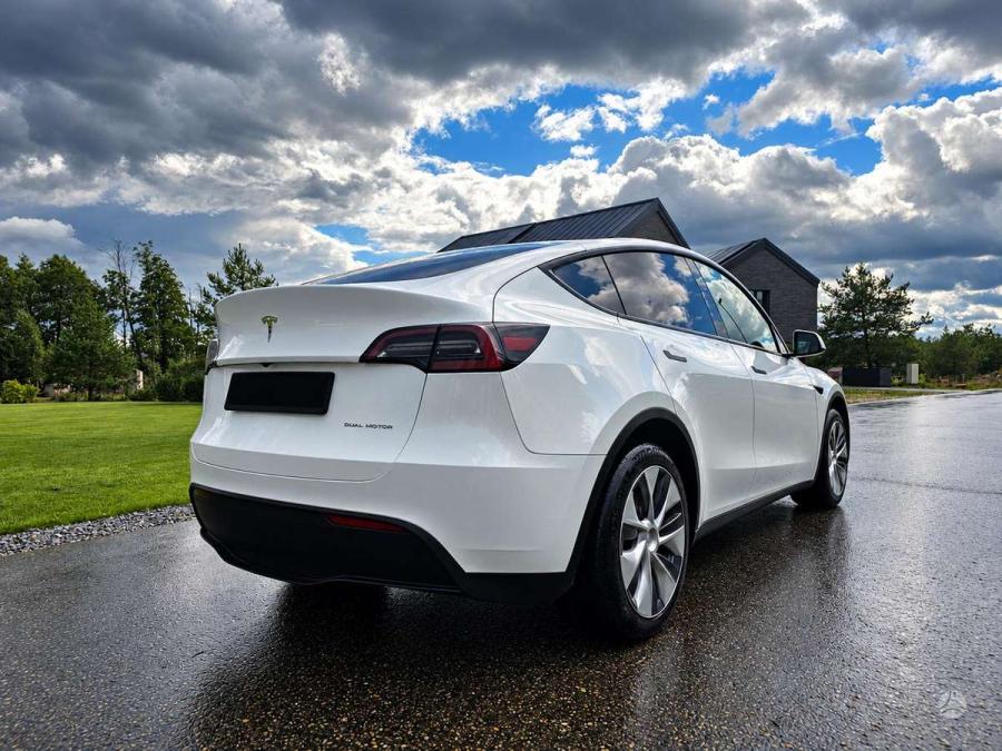 Balts Tesla Model Y 2024 Viļņa, ar dzinēja tilpumu 0.00 L un nobraukumu 104 tūkst. km par 33500 €, foto 5 vietnē AUTOMOTO.COM.LV