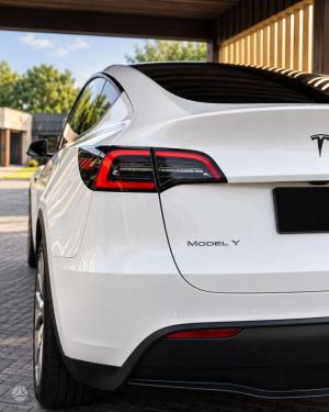 Balts Tesla Model Y 2024 Viļņa, ar dzinēja tilpumu 0.00 L un nobraukumu 104 tūkst. km par 33500 €, foto 7 vietnē AUTOMOTO.COM.LV