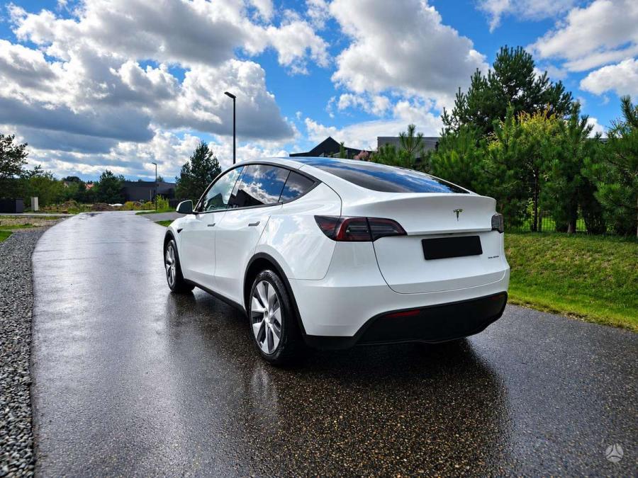 Balts Tesla Model Y 2024 Viļņa, ar dzinēja tilpumu 0.00 L un nobraukumu 104 tūkst. km par 33500 €, foto 9 vietnē AUTOMOTO.COM.LV