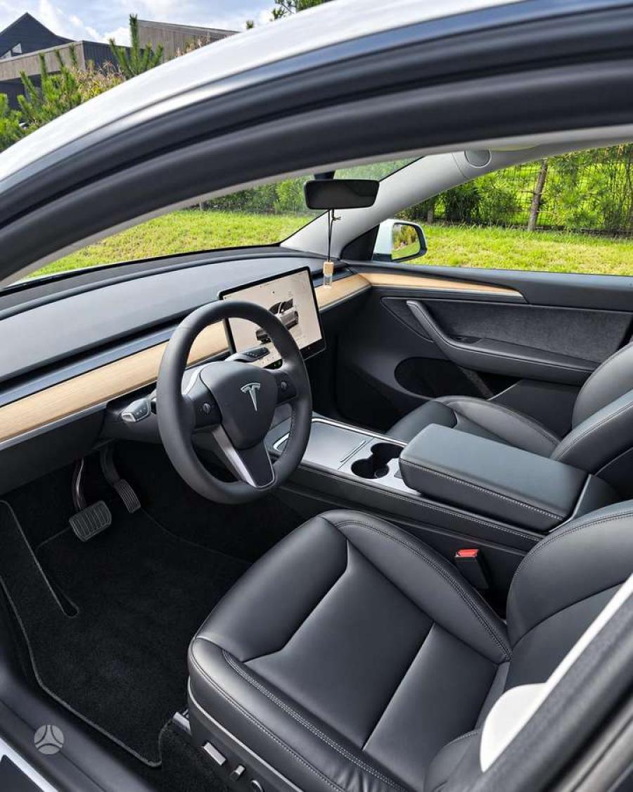 Balts Tesla Model Y 2024 Viļņa, ar dzinēja tilpumu 0.00 L un nobraukumu 104 tūkst. km par 33500 €, foto 13 vietnē AUTOMOTO.COM.LV