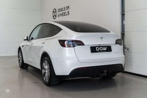 White Tesla Model Y 2024 in Vilnius, with an engine capacity of 0.00 L and mileage of 68 thousand km for 36900 €, photo 7 on AUTOMOTO.COM.LV
