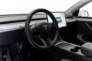 White Tesla Model Y 2024 in Vilnius, with an engine capacity of 0.00 L and mileage of 68 thousand km for 36900 €, photo 8 on AUTOMOTO.COM.LV