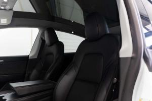 White Tesla Model Y 2024 in Vilnius, with an engine capacity of 0.00 L and mileage of 68 thousand km for 36900 €, photo 10 on AUTOMOTO.COM.LV