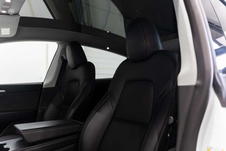 White Tesla Model Y 2024 in Vilnius, with an engine capacity of 0.00 L and mileage of 68 thousand km for 36900 €, photo 10 on AUTOMOTO.COM.LV