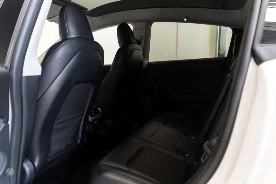 White Tesla Model Y 2024 in Vilnius, with an engine capacity of 0.00 L and mileage of 68 thousand km for 36900 €, photo 13 on AUTOMOTO.COM.LV