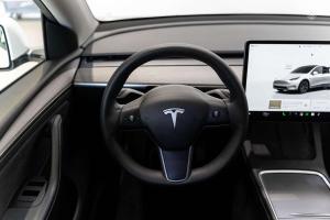 White Tesla Model Y 2024 in Vilnius, with an engine capacity of 0.00 L and mileage of 68 thousand km for 36900 €, photo 15 on AUTOMOTO.COM.LV