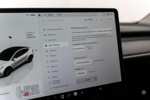 White Tesla Model Y 2024 in Vilnius, with an engine capacity of 0.00 L and mileage of 68 thousand km for 36900 €, photo 23 on AUTOMOTO.COM.LV