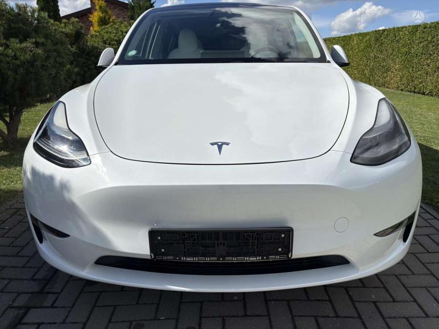 White Tesla Model Y 2024 in Alytus, with an engine capacity of 0.00 L and mileage of 25 thousand km for 35600 €, photo 3 on AUTOMOTO.COM.LV