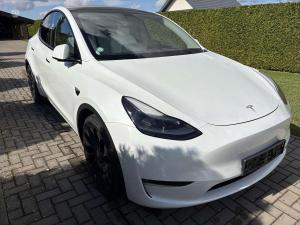 White Tesla Model Y 2024 in Alytus, with an engine capacity of 0.00 L and mileage of 25 thousand km for 35600 €, photo 4 on AUTOMOTO.COM.LV