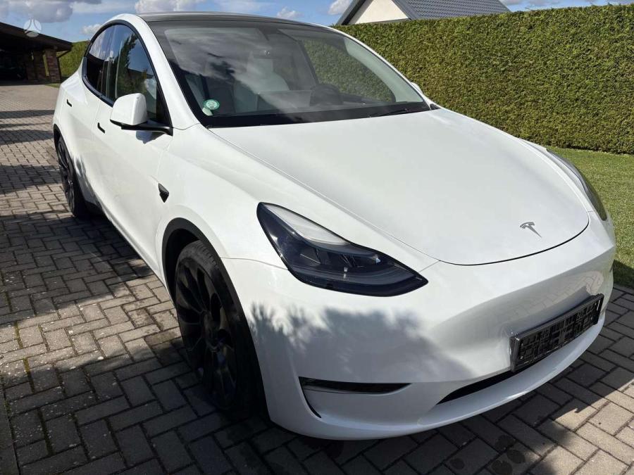White Tesla Model Y 2024 in Alytus, with an engine capacity of 0.00 L and mileage of 25 thousand km for 35600 €, photo 4 on AUTOMOTO.COM.LV