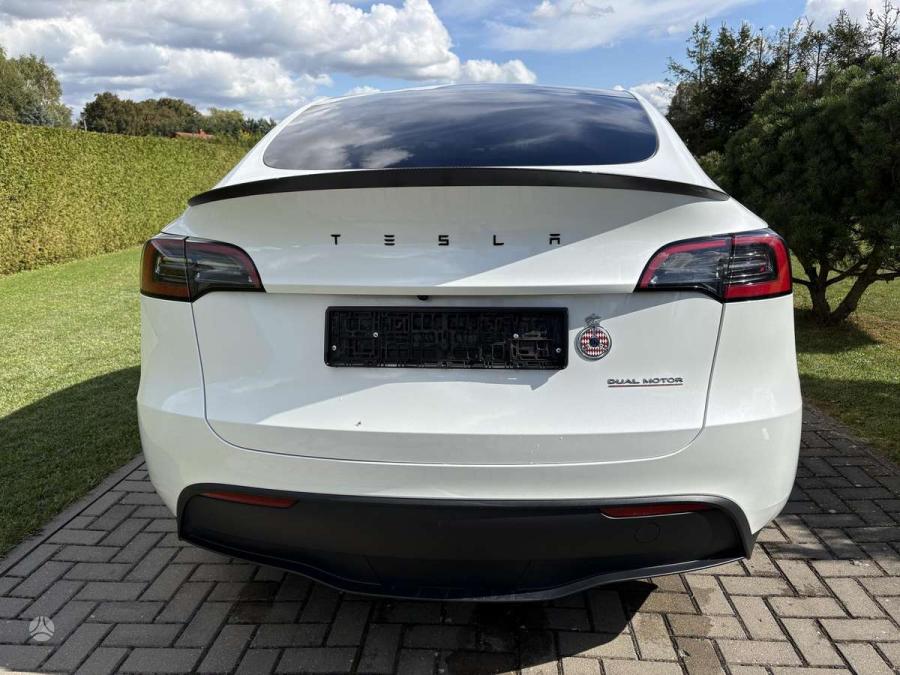 White Tesla Model Y 2024 in Alytus, with an engine capacity of 0.00 L and mileage of 25 thousand km for 35600 €, photo 6 on AUTOMOTO.COM.LV