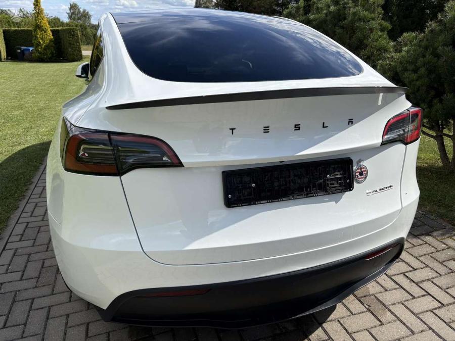 White Tesla Model Y 2024 in Alytus, with an engine capacity of 0.00 L and mileage of 25 thousand km for 35600 €, photo 7 on AUTOMOTO.COM.LV