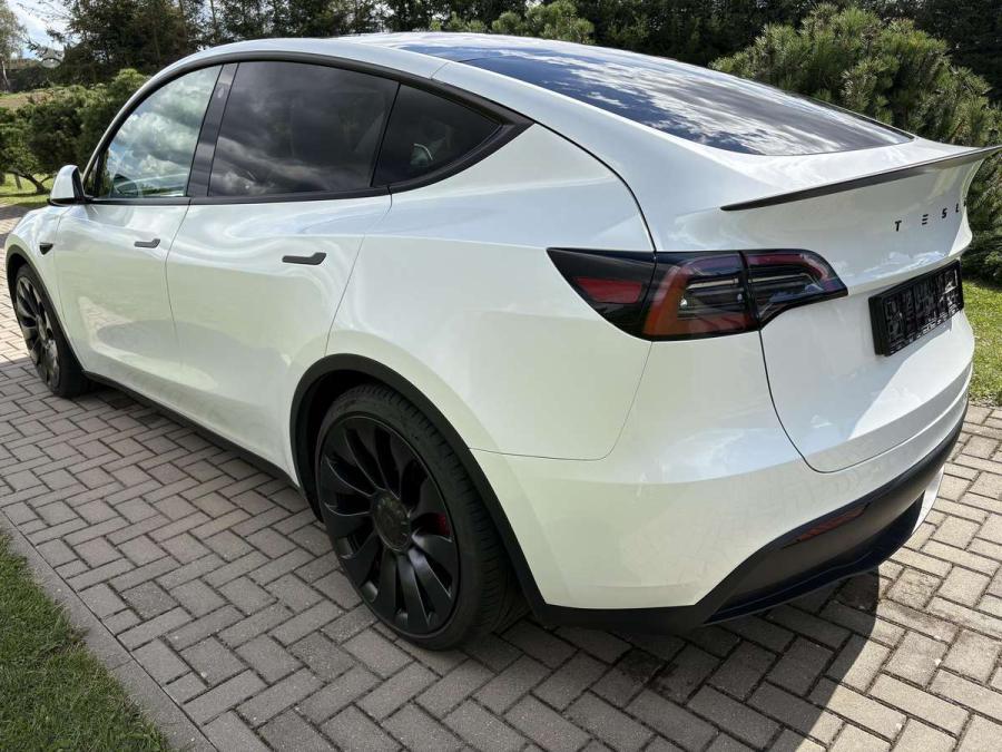White Tesla Model Y 2024 in Alytus, with an engine capacity of 0.00 L and mileage of 25 thousand km for 35600 €, photo 10 on AUTOMOTO.COM.LV