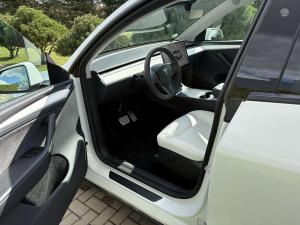 White Tesla Model Y 2024 in Alytus, with an engine capacity of 0.00 L and mileage of 25 thousand km for 35600 €, photo 14 on AUTOMOTO.COM.LV