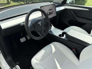 White Tesla Model Y 2024 in Alytus, with an engine capacity of 0.00 L and mileage of 25 thousand km for 35600 €, photo 15 on AUTOMOTO.COM.LV