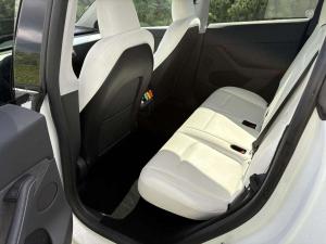 White Tesla Model Y 2024 in Alytus, with an engine capacity of 0.00 L and mileage of 25 thousand km for 35600 €, photo 16 on AUTOMOTO.COM.LV