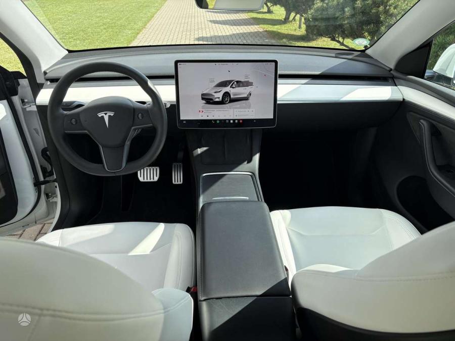 White Tesla Model Y 2024 in Alytus, with an engine capacity of 0.00 L and mileage of 25 thousand km for 35600 €, photo 17 on AUTOMOTO.COM.LV