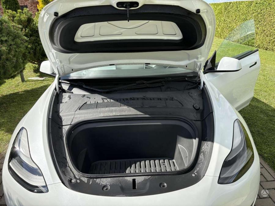 White Tesla Model Y 2024 in Alytus, with an engine capacity of 0.00 L and mileage of 25 thousand km for 35600 €, photo 21 on AUTOMOTO.COM.LV
