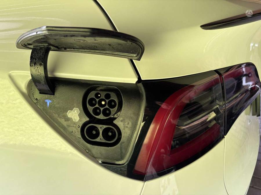 White Tesla Model Y 2024 in Alytus, with an engine capacity of 0.00 L and mileage of 25 thousand km for 35600 €, photo 22 on AUTOMOTO.COM.LV