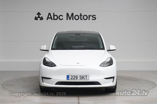 White Tesla Model Y 2024 in Tallinn, with an engine capacity of 0.00 L and mileage of 54 thousand km for 41890 €, photo 3 on AUTOMOTO.COM.LV