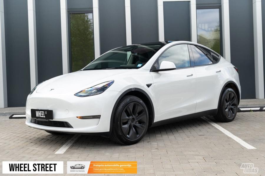 White Tesla Model Y 2025 in Vilnius, with an engine capacity of 0.00 L and mileage of 3 thousand km for 44500 €, photo 1 on AUTOMOTO.COM.LV