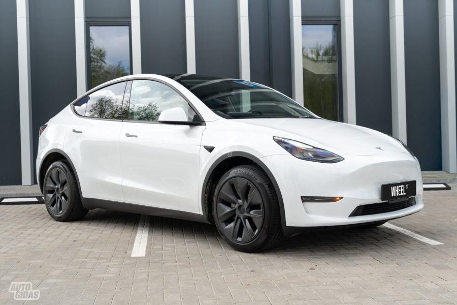 White Tesla Model Y 2025 in Vilnius, with an engine capacity of 0.00 L and mileage of 3 thousand km for 44500 €, photo 8 on AUTOMOTO.COM.LV